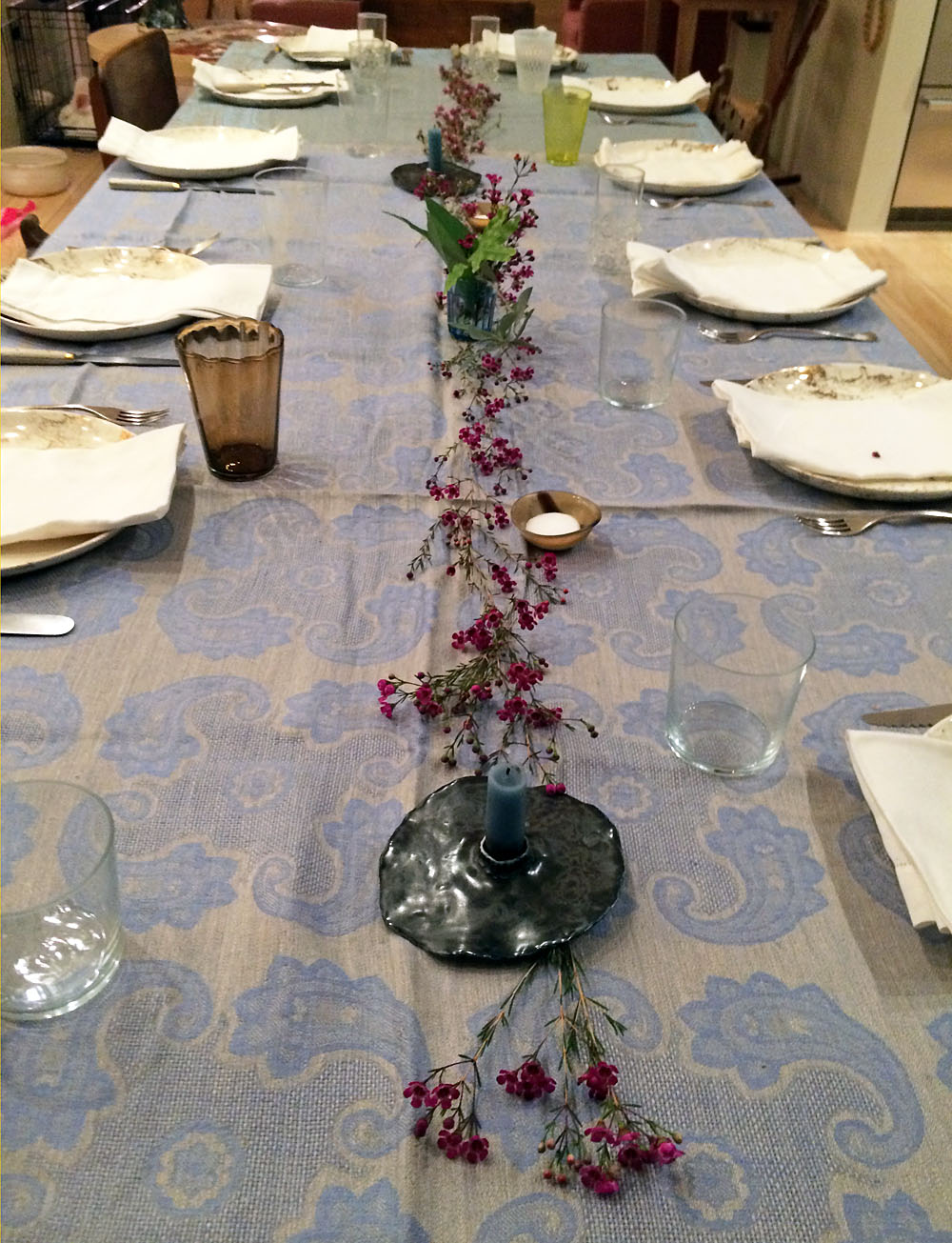 Table Setting: Flowers Right on the Table - Improvised Life