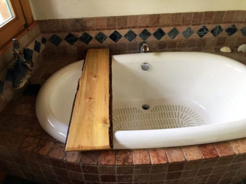 DIY Live Edge Bath Table / Board - Improvised Life
